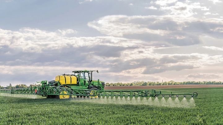 Sprayers | John Deere IE