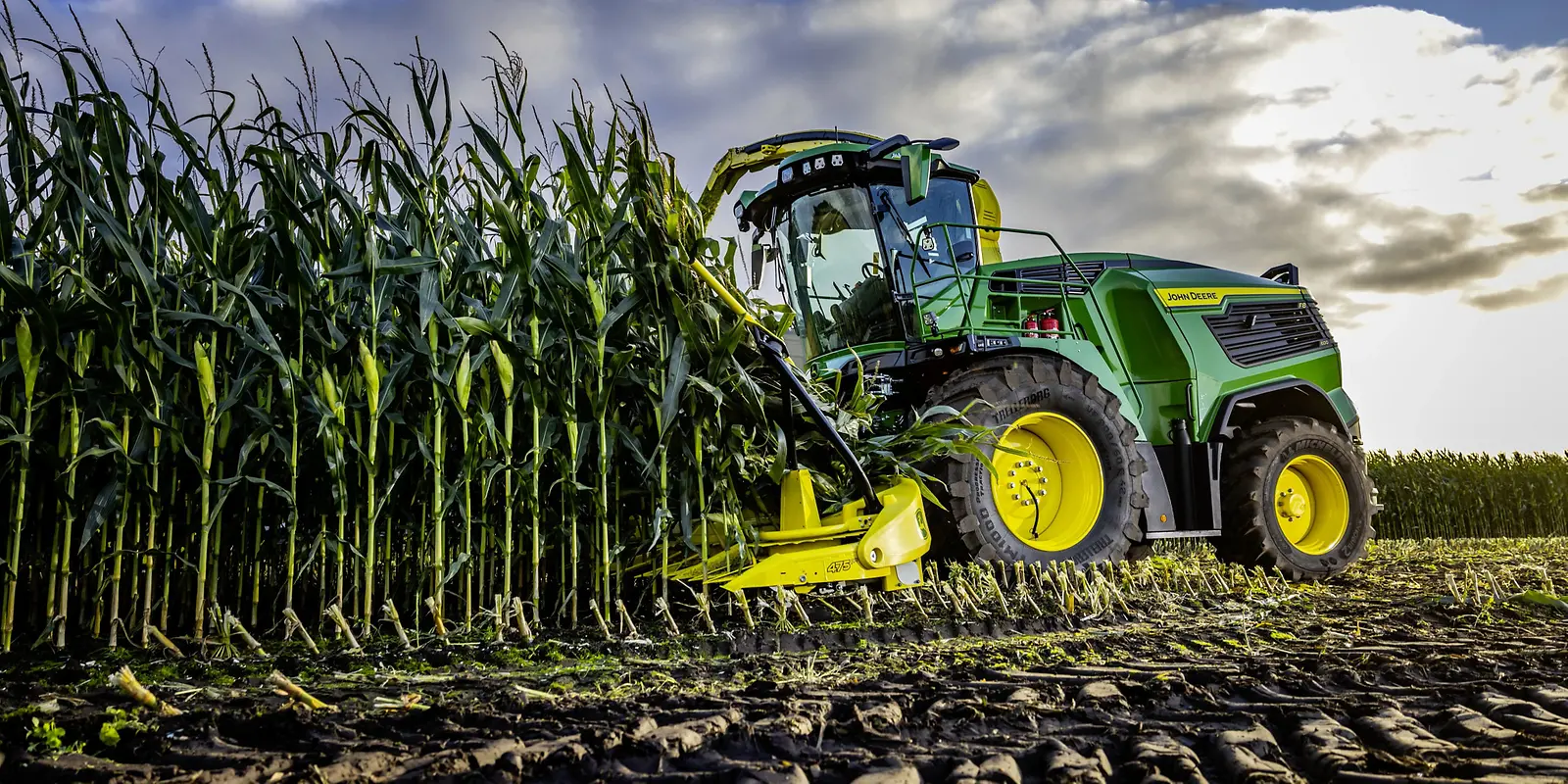 John Deere Unveils New F8 and F9 Self-Propelled Forage Harvesters | John Deere IE
